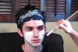 How to make Zombie Make-up - Curbly