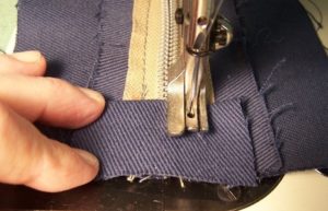 How-to Insert a Zipper - Curbly