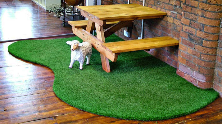 5 Examples of Astroturf Used INDOORS - Curbly