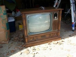 5 Fantastic Vintage TV Makeovers - Curbly