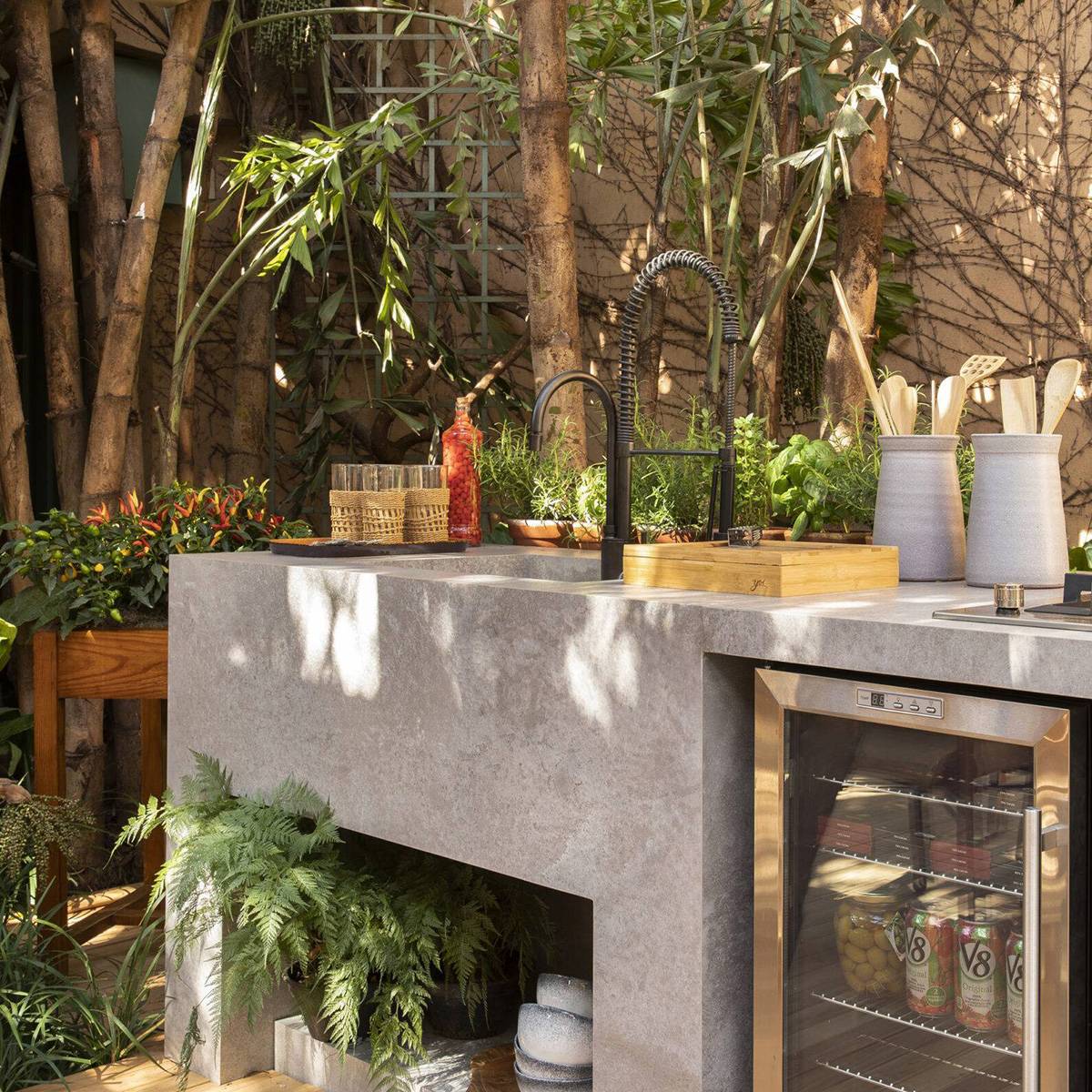 10 Unbelievable Outdoor Kitchens - Curbly