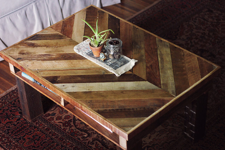 Roundup: 10 Rustic DIY Furniture Projects - Curbly