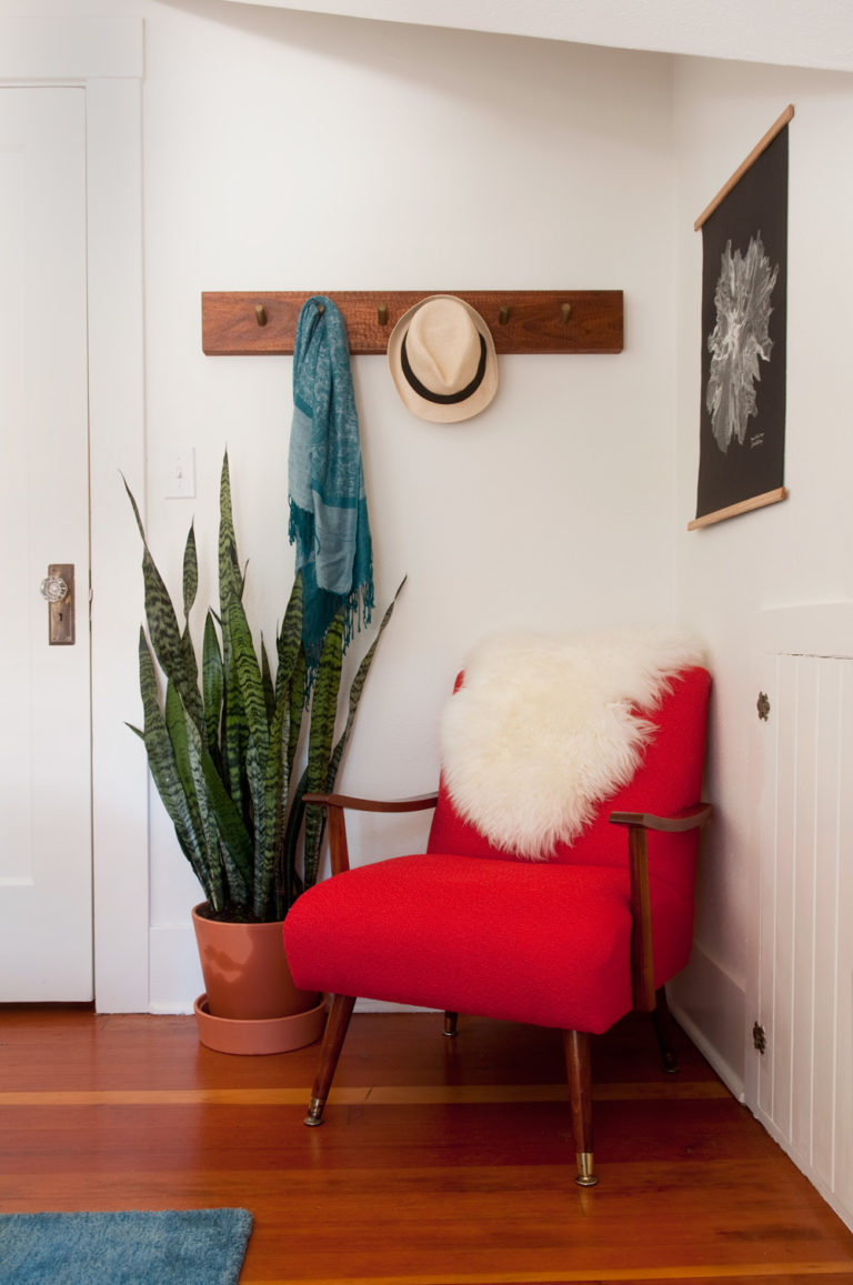 Before and After: An Empty Guest Room Becomes a Clean and Cozy ...