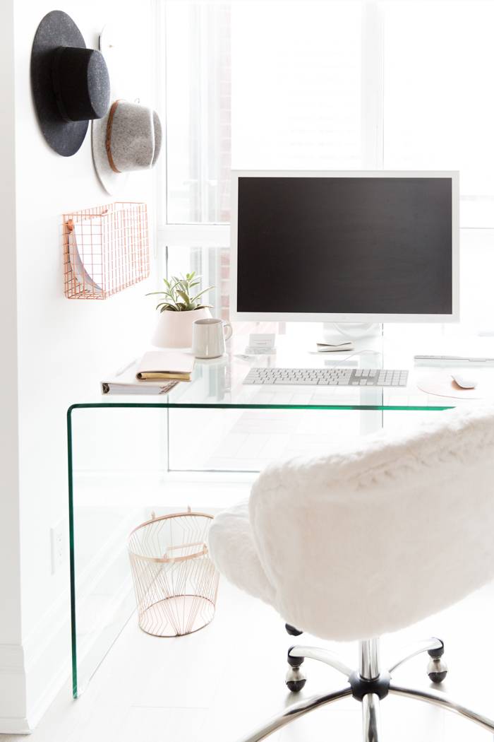 Eye Candy: 10 Organized Desks To Inspire You For The New Year - Curbly