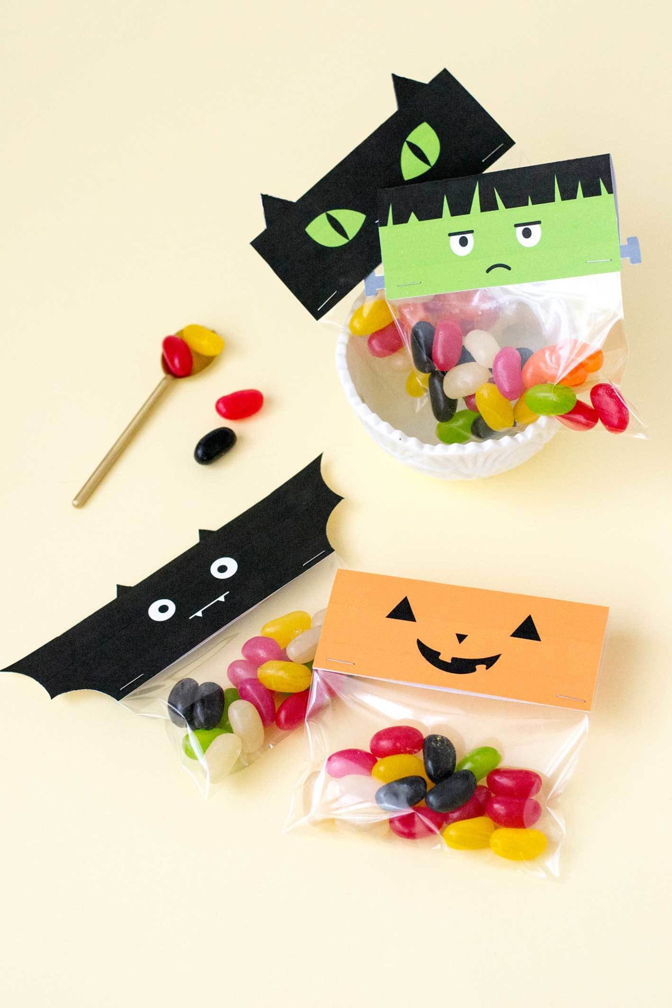 Make These! Printable Treat Bag Toppers for Your Halloween Candy - Curbly