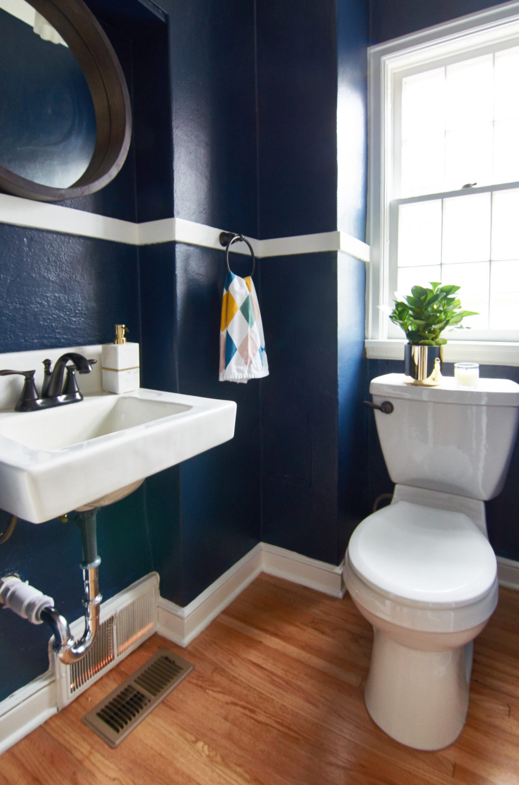 Go Big in Small Spaces: Why Dark and Bold is a Good Choice for a Tiny ...