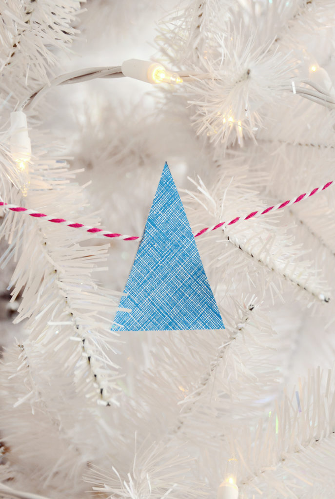 How to: 3 Elegant Tree Decorations You Can Make from Recycled Paper ...