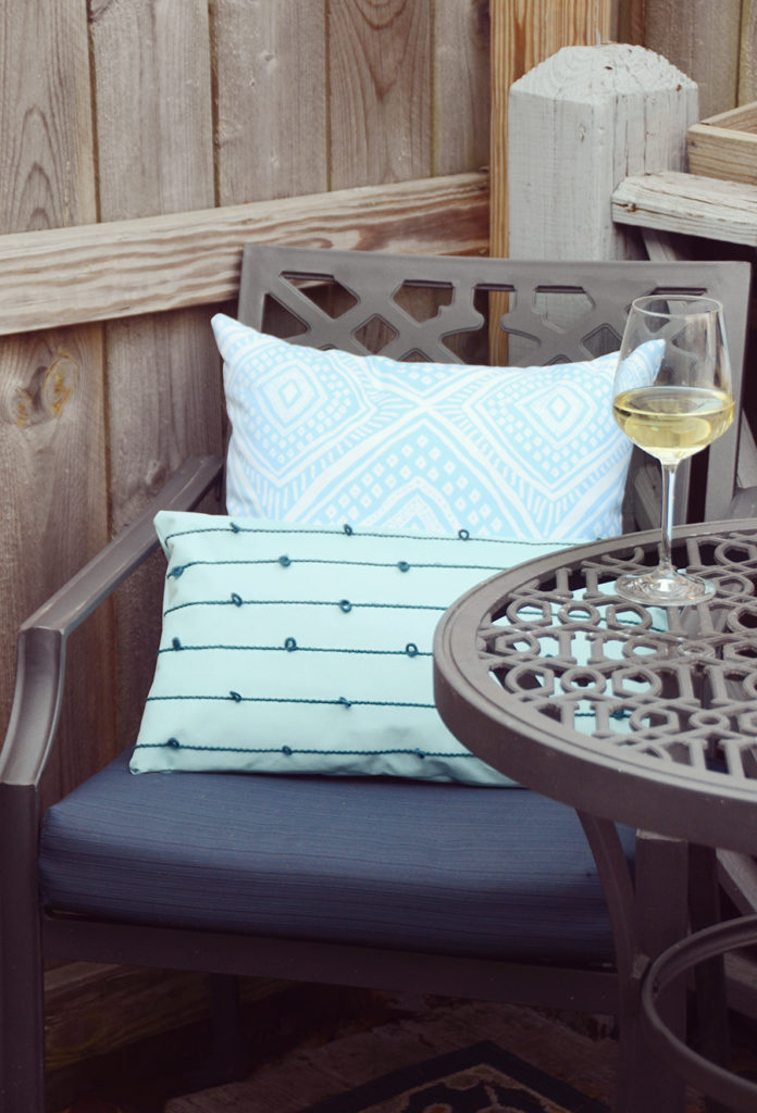 Sew It! DIY Loopty Loop Outdoor Pillow - Curbly