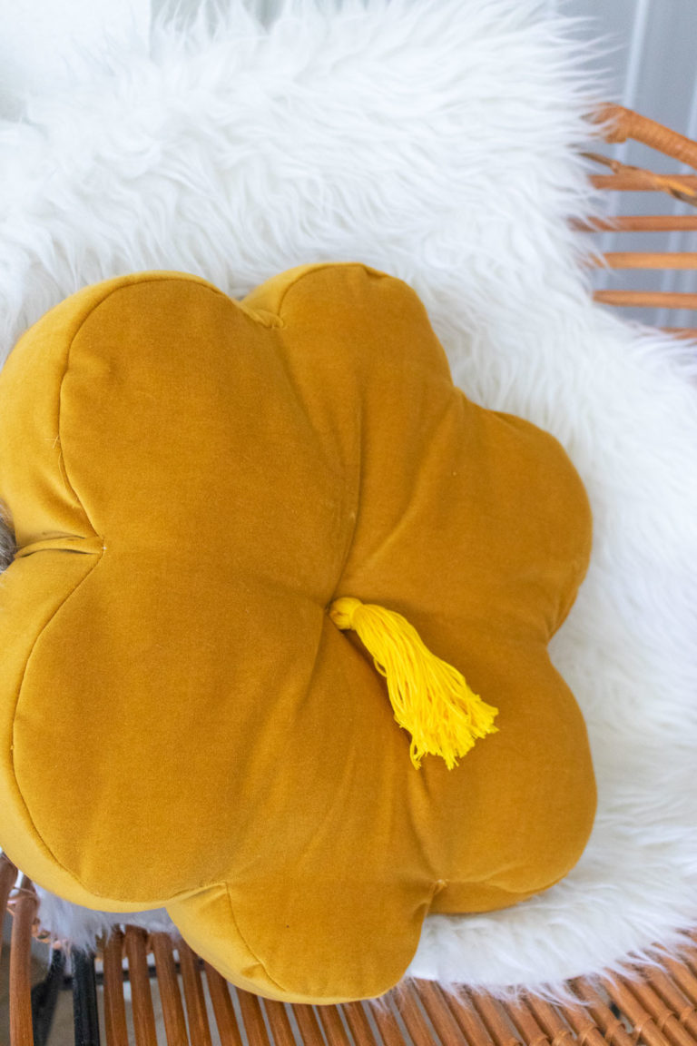 Make a Tufted Velvet Flower Pillow as Good as Urban Outfitters