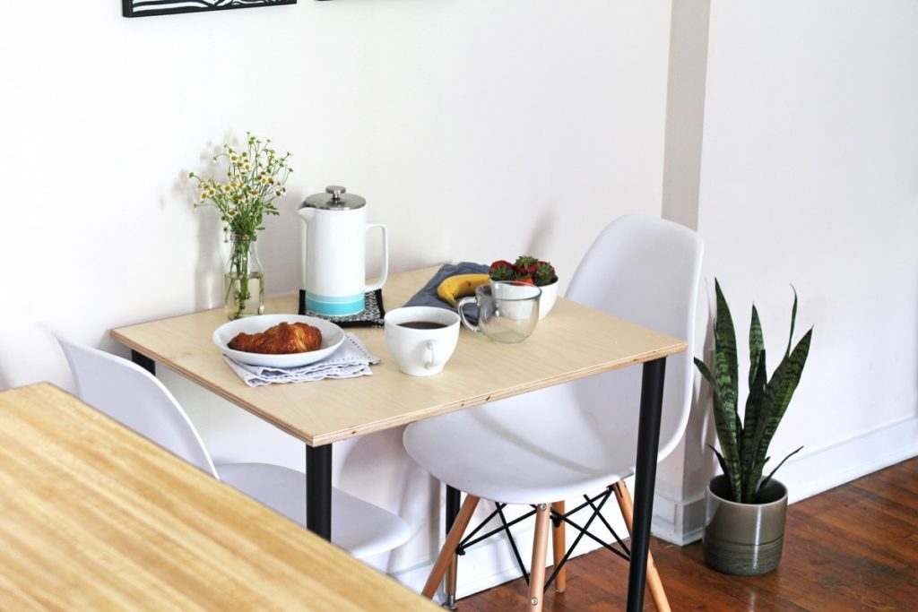 Small Dining Table DIY - Can Be Completed in One Day!