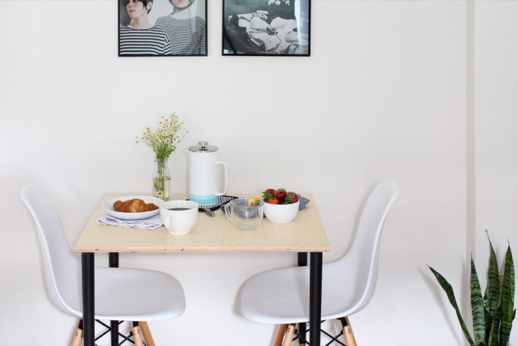 Small Dining Table DIY - Can Be Completed in One Day!