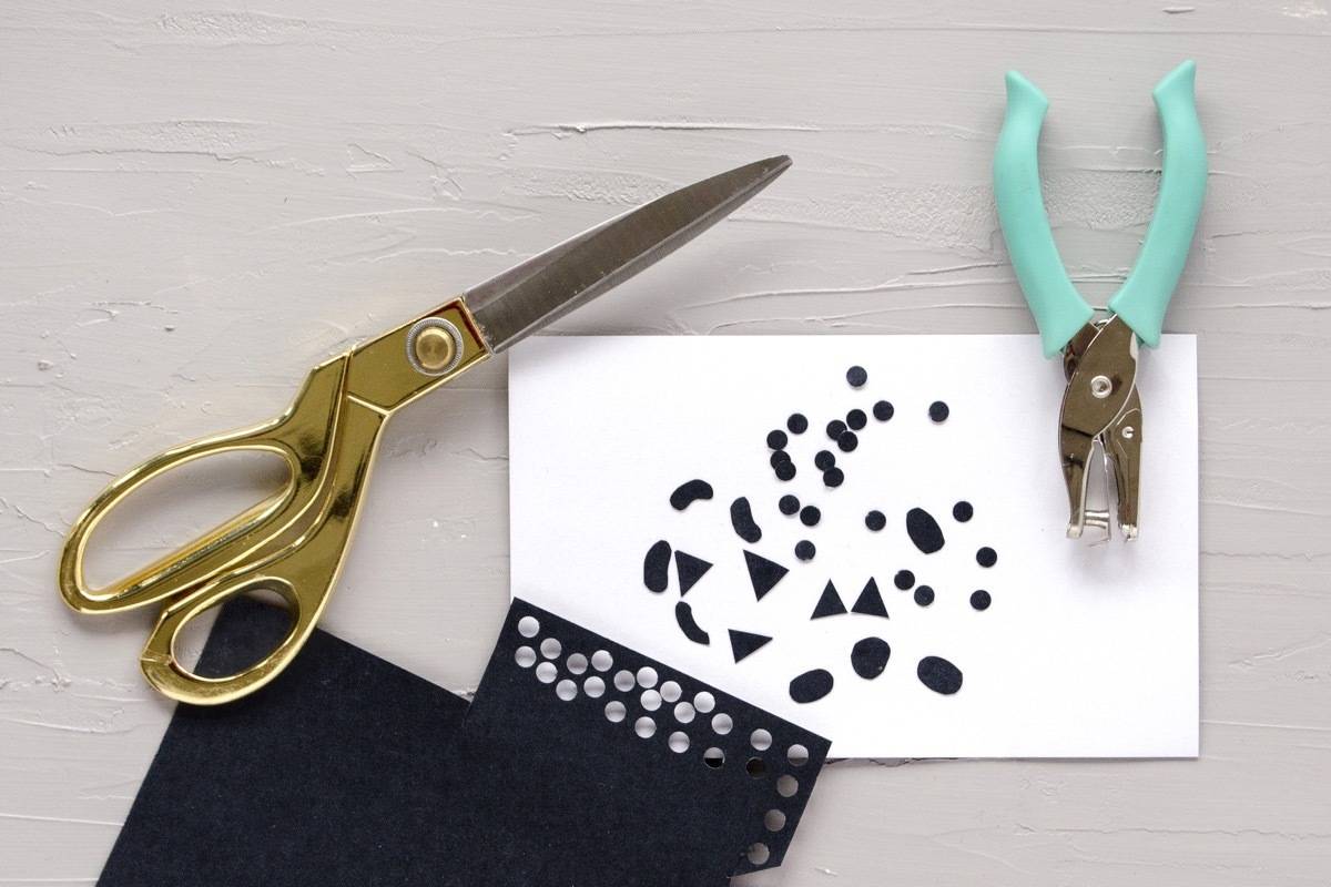 Halloween Ghost Garland You Can Easily Make