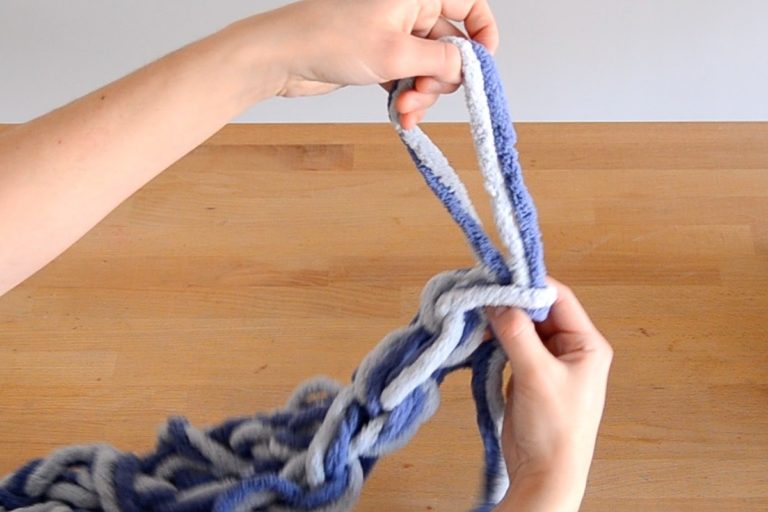 A Step-by-Step Guide to Arm Knitting a Chunky Blanket