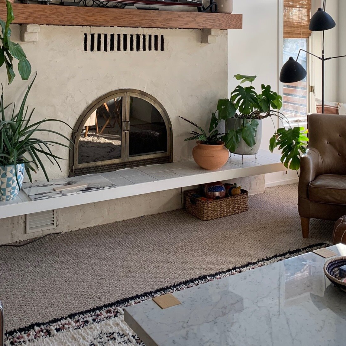 Keep It Cozy With These 15 Stunning Stucco Fireplace Ideas - Curbly