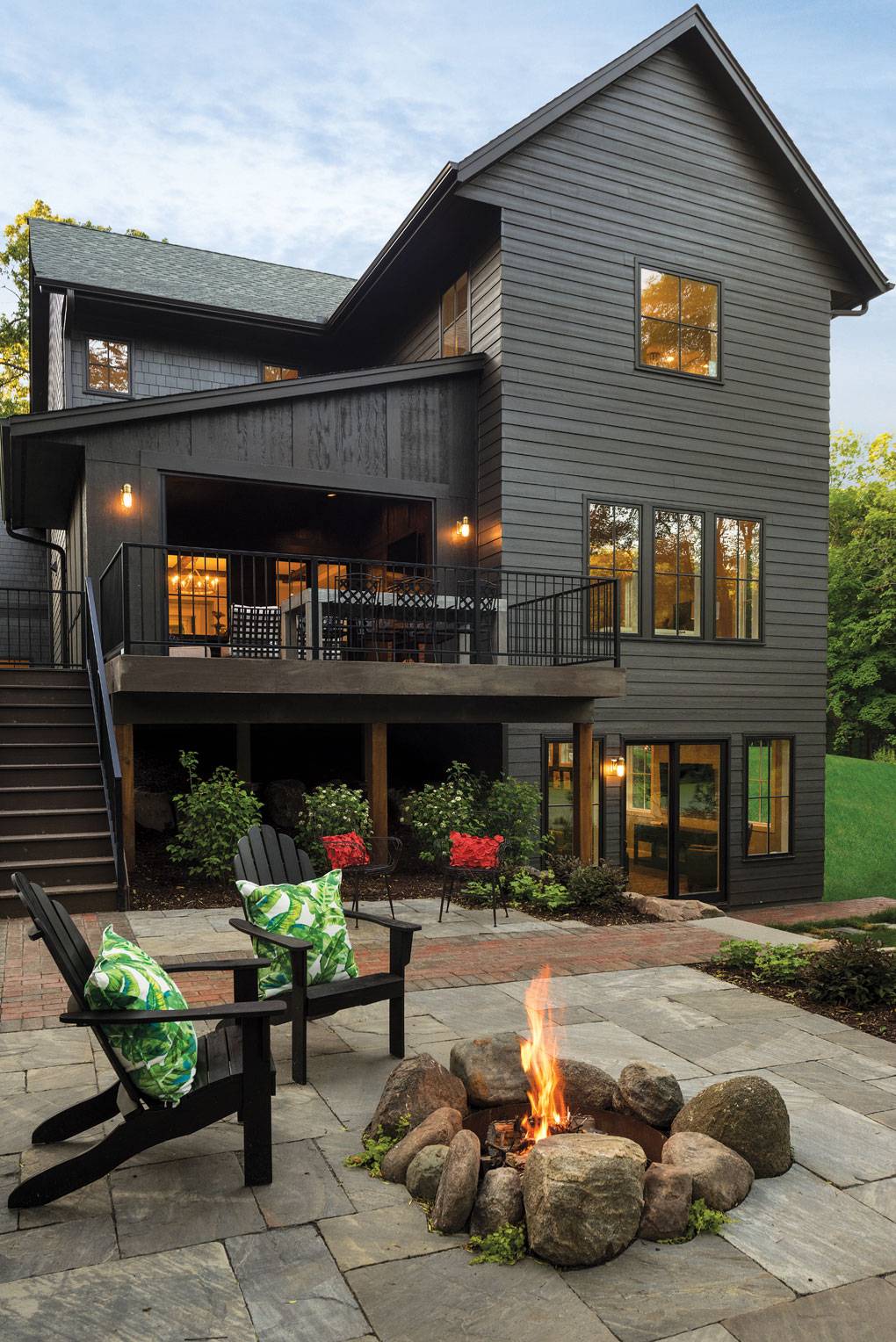 Paint it Black, Our 20 Favorite Dark Exterior House Colors - Curbly