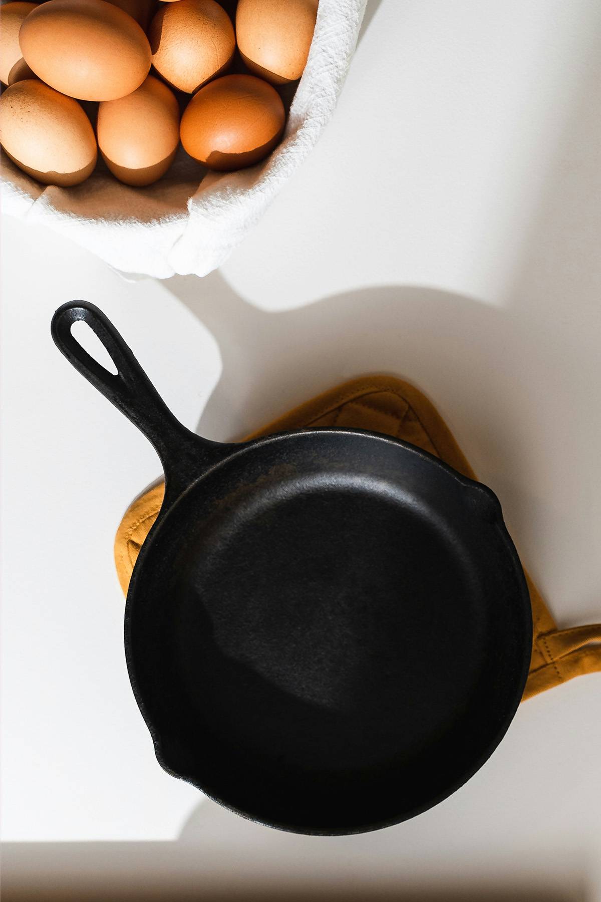 The Best Oils to Keep Your Cast Iron Skillet Sizzling - Curbly